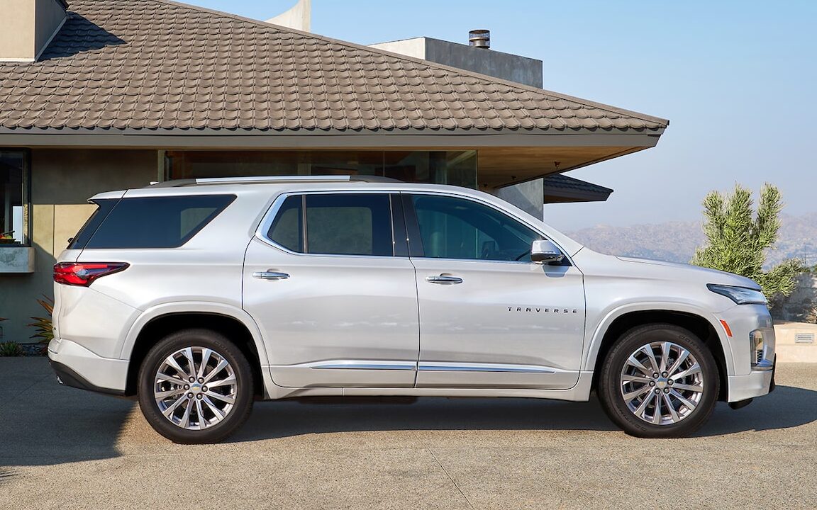 2023 Chevy Traverse LS - Swift Autos